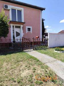 **LEPA PORODICNA KUCA U BACKOJ PALANCI** (03-3570494) - Oglasi.rs