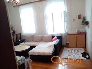 Kuca u centru (03-3077441) - Oglasi.rs