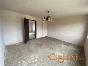 Kuća u cnetru Kaća (03-3436868) - Oglasi.rs